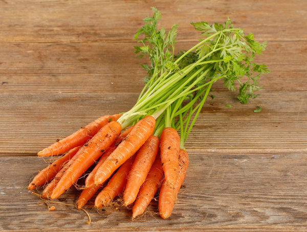 Have the Mini Carrots orange from Marché Cuendet delivered