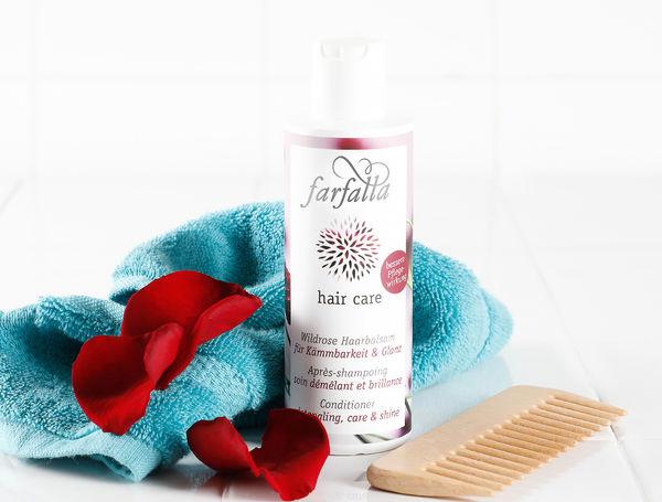 Après-Shampoing à la rose sauvage de Farfalla chez vous