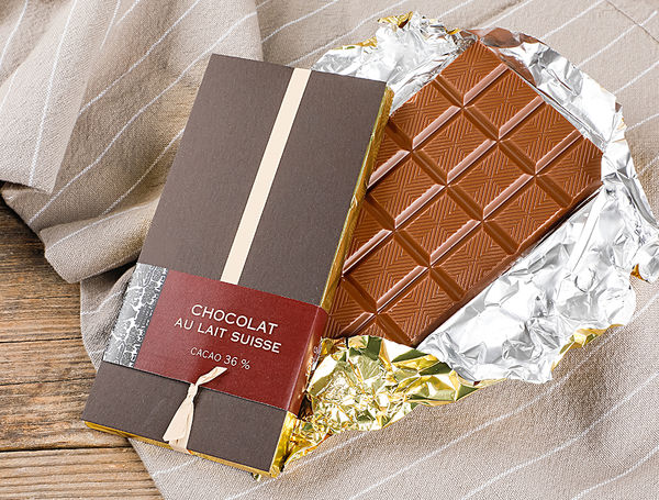 Swiss milk chocolate bar delivered by L'Espace Chocolat