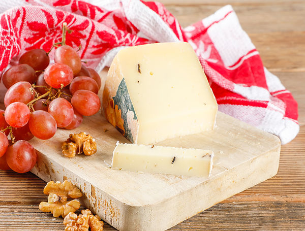 Pecorino Tartufo, ca. 150g von Il Forteto liefern lassen