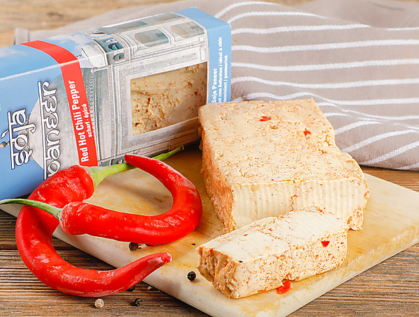 Have the Bio Soy Paneer Chili Pepper from Engel delivered