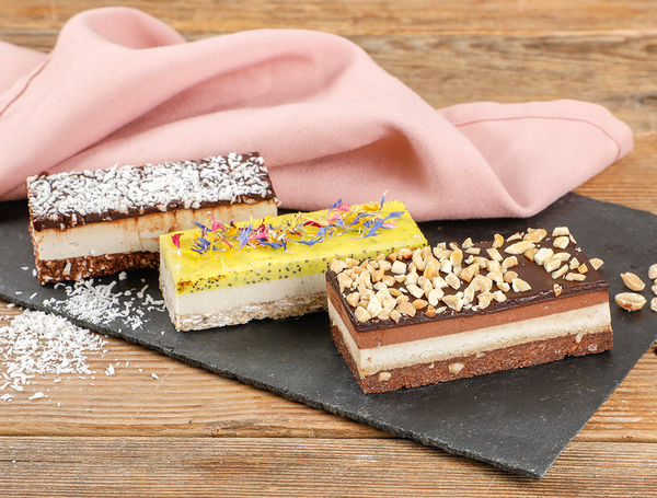 Mixed Box mit Raw Cakes vegan, 300g von Lola's Kitchen liefern lassen