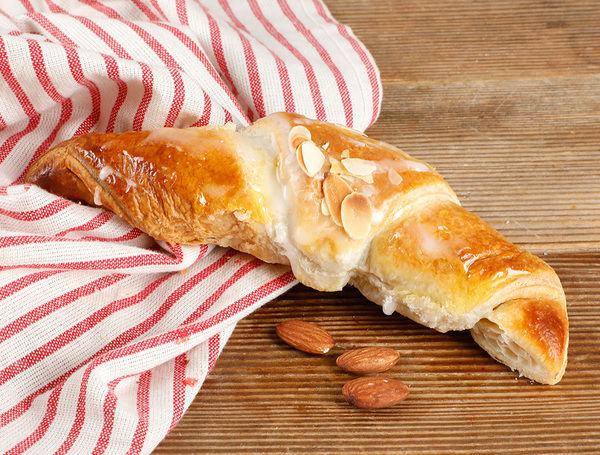 Croissant aux Amandes végan de BakeryBakery chez vous